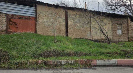 Продается дом подснос 5,90 соток в Юнусабадском районе (бадамзар) 28м