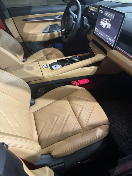 Zikeer 001. Z sport. 2023. Qora