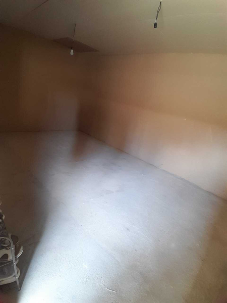 Uchastka sotiladi zangiotada