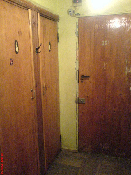 Аренда бывшее общежитие 2х комнатная.