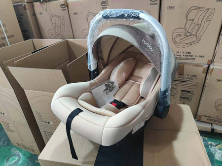 Новое детское автокресло с ручкой