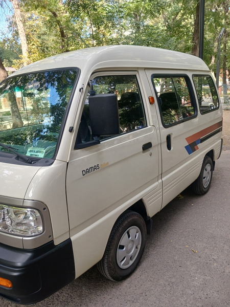 Машина шевроле дамас