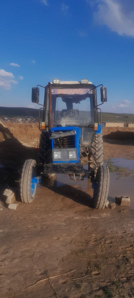 Traktor sotiladi