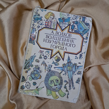 Продаются книги.