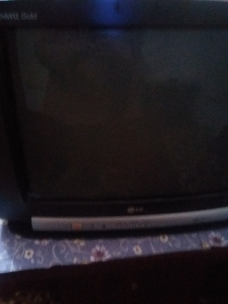 SROCHNI SOTILADI Eski televizor 500ming som