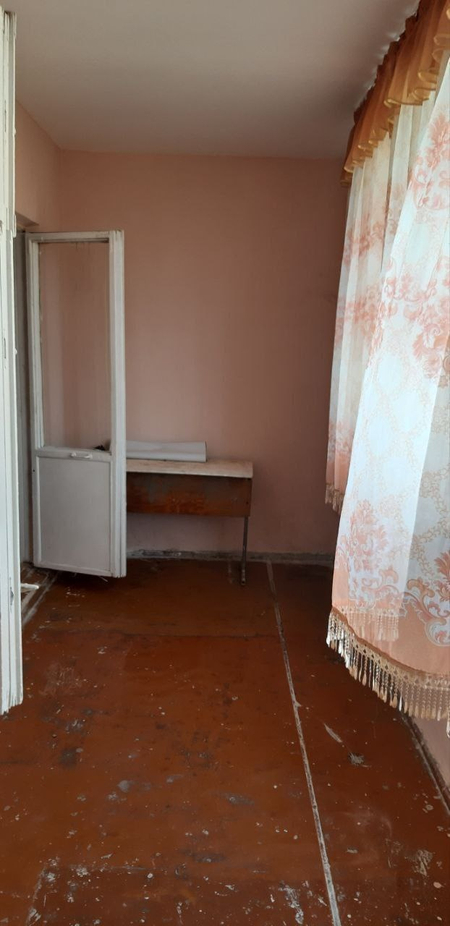 Продаётся квартира в Сергели 4, 2х комнатная, 4-этаж. Ср ремонт