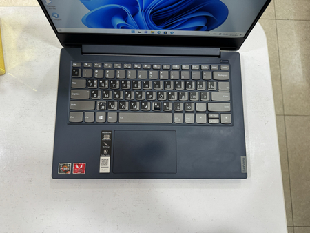 Lenovo ryzen 5 (core i5 10) ideal holatda 14 dyumlik ixchamidan keldi