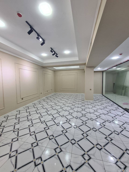 Продаётся офис 55м² ул.Бабура 2 этаж ор-р центр.вход в парк Бабура