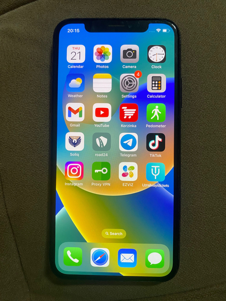 Продается IPhone X 64 gb черный.