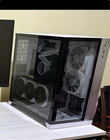 Lian Li O11 Dynamic White