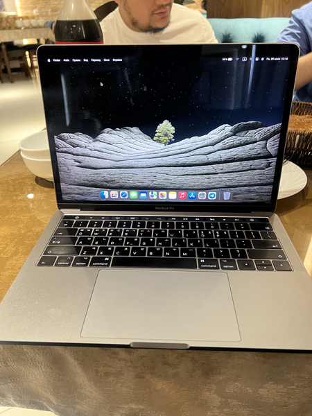 Сотилади MacBook Pro 2017/2018 коробка документ