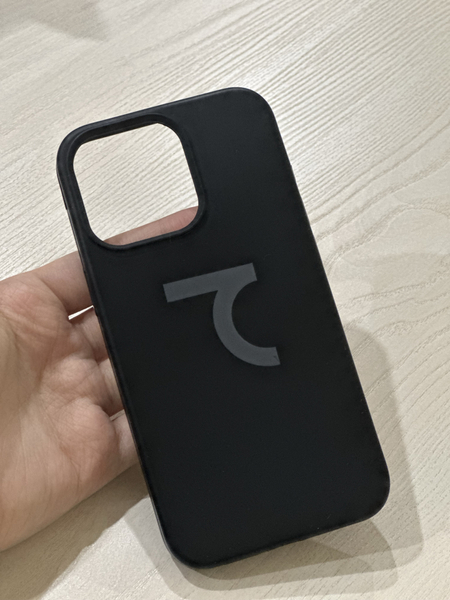 Срочно продаются чехлы на iPhone 13pro. В идеальном состоянии