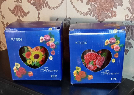 Продам.  Две стеклянные кружки с крышкой и ложкой. Новые .