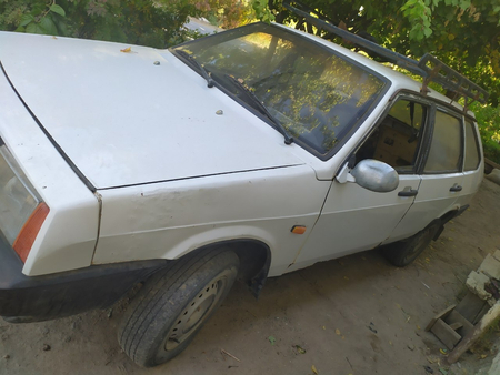 Автомобил ЛАДА 09