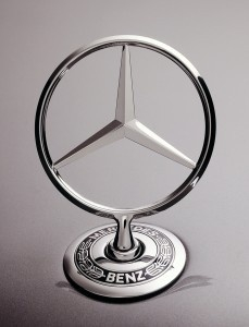 Эмблема шильдик значок надпись на Mercedes Benz Lexus Toyota
