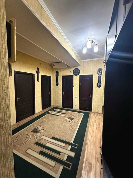 ОФИС учун жуда кулай метродан 5 кадам Спец план 4 хоналик кв сотилади