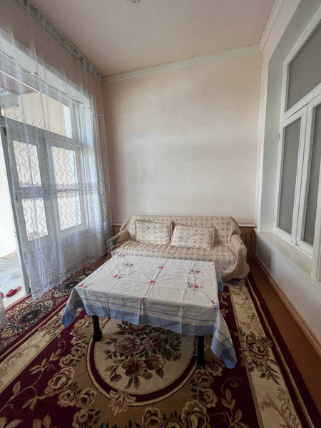 Sadriddin Ayniy ko'chasida zudlik bilan hovli sotiladi!