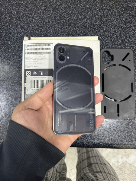 nothing phone pamit 8.256g holati yahwi karopka dak bor oqip tel qli
