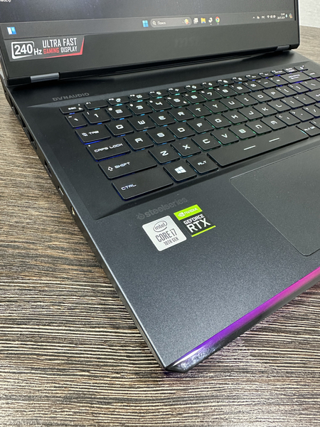 игровой i7 ноутбук MSI GE66 Raider, подсветка клавиатуры