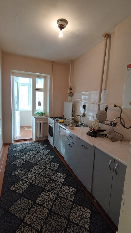 2 xona 77 seriya sotiladi
