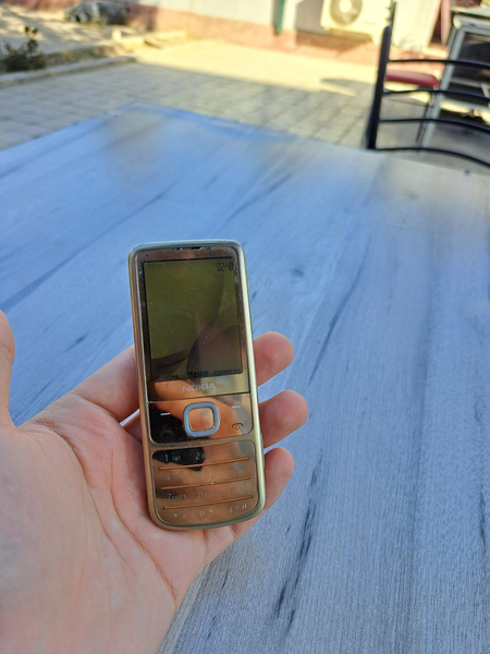 Nokia 6700 gold classic