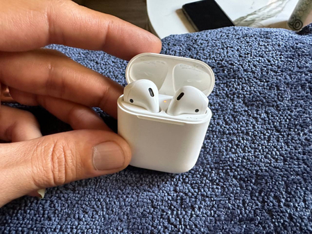 * Apple Airpods оригинал 100% в отличном состоянии все работает не дор