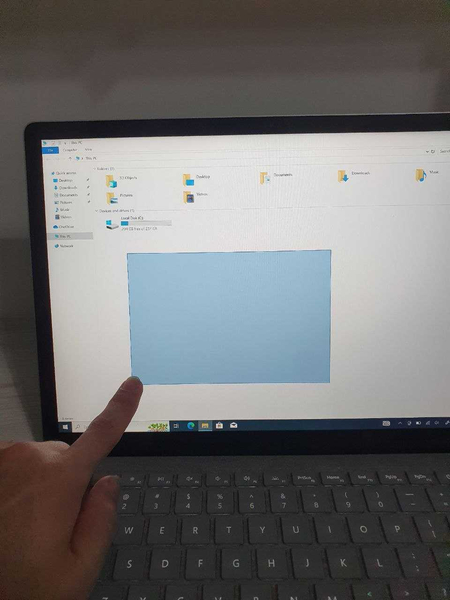 Microsoft Laptop NOUTBOOK core i5. ram=8GB. SSD=M2 256GB. vid 4GB