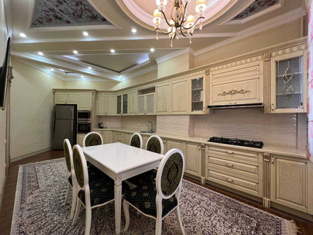 Срочно продаётся шикарный квартира в центре М.Улугбек(142)