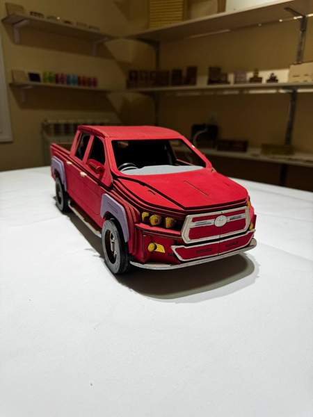 Подарочные сувениры из дерева от DARAXT UGP. Пикап TOYOTA HILUX!