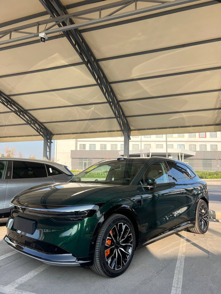 наличий zeekr 7x awd трех цветов