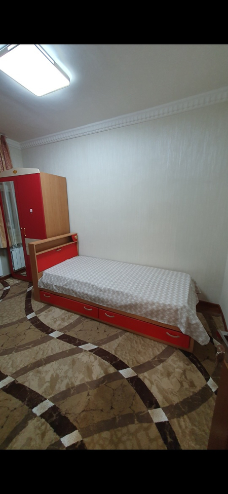Продаю детский мебель комплект и ковер