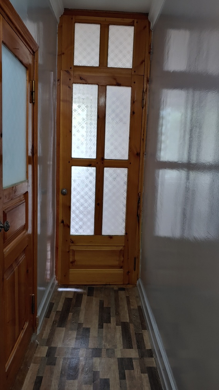 Срочно продаётся двух комнатная квартира в 3 том этаже