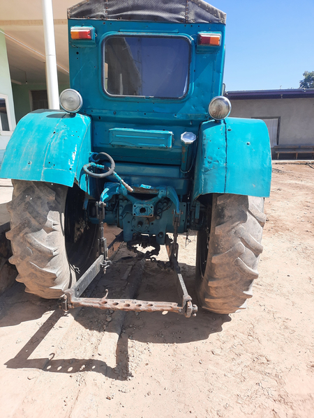 T 40 traktor sotiladi