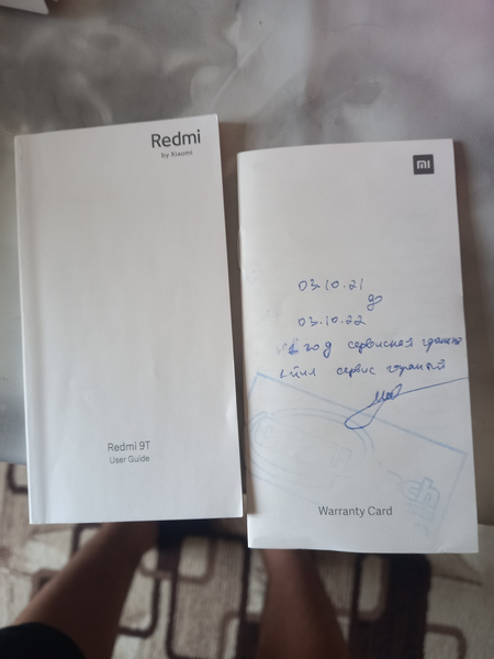 Redmi 9T б/у, экран сломан+2чехла подарок ,коробка есть