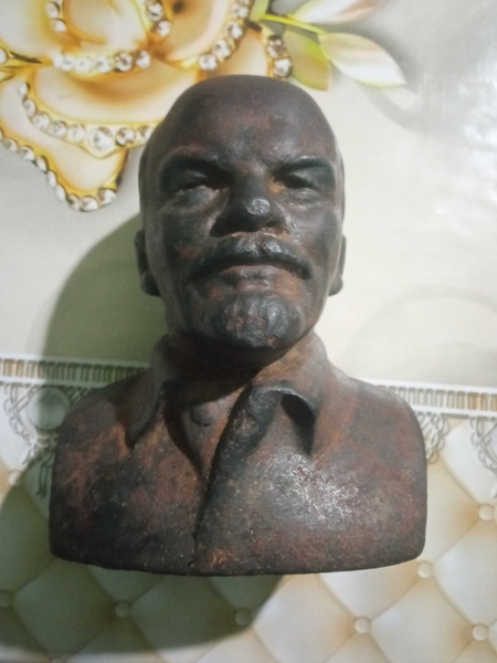 Kolleksiya uchun haykal