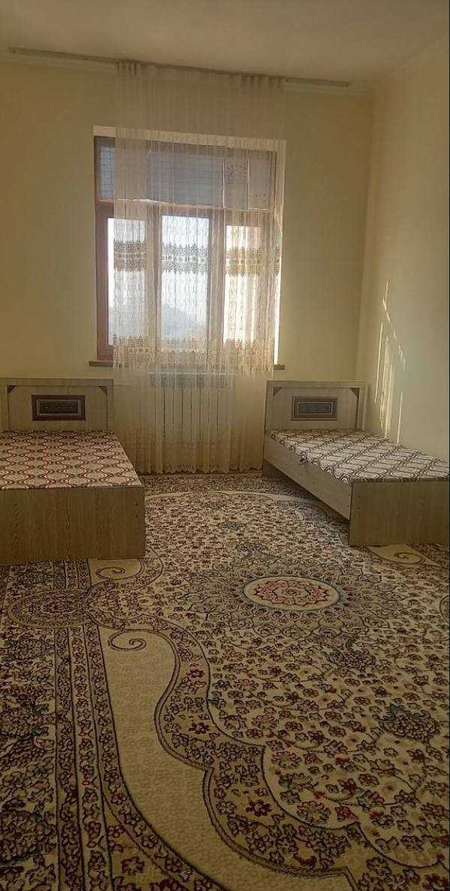 3xonali 4etajda joylashgan yangi jixozlangan kvartira ijaraga beriladi