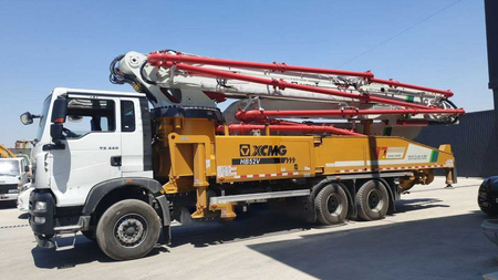 Автобетононасоса XCMG HB52V, Шасси SITRAK помпа 52 м