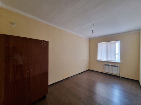 Продаётся 2х квартира 65кв Кора сув