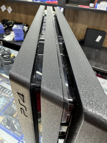 PlayStation 4 PRO 3 ревизия в идеальном состоянии!!!