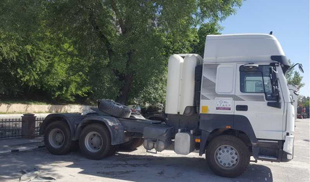 Тягач Howo A7 6x4 CNG газовый на метане, 8 газ.баллонов, рессора