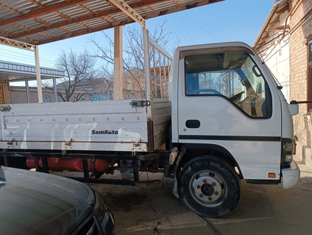 Isuzu samasval sotiladi zavod sengi yigʻilmagan radnoy yili 2015