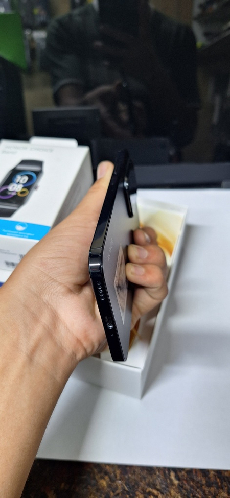 HONOR 200 LITE 230$