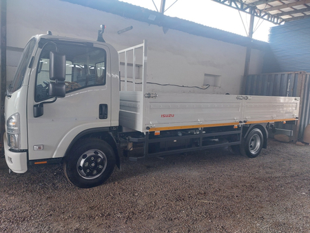 Isuzu 2023 yil 3 oy boldi chiqaniga srochna sotiladi