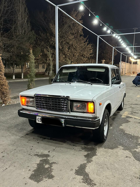 Vaz 2107 sotiladi