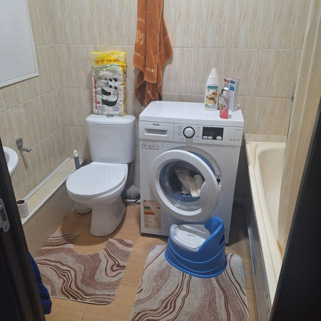Продаётся двух комнатная квартира на Янгахаятском районе
