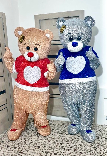 Teddy ayiqlar sotiladi hohlagan turdagi kiyimlar bor
