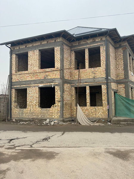 Прадаю свое дом катеж 4 комната 3 спалне кухне зал