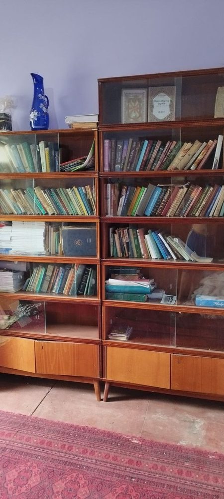 Продаётся книжный полки