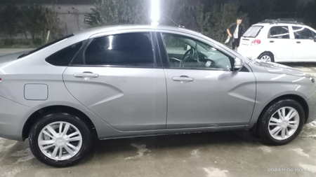 Lada Vesta moshina