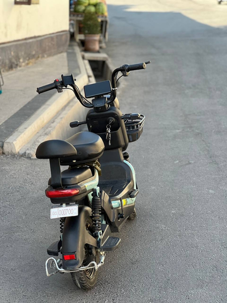 Electron moped skuter